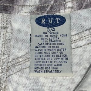 RVT | Pants & Jumpsuits | Nwt Rvt Print Serve Piping Hot Capri Pants ...